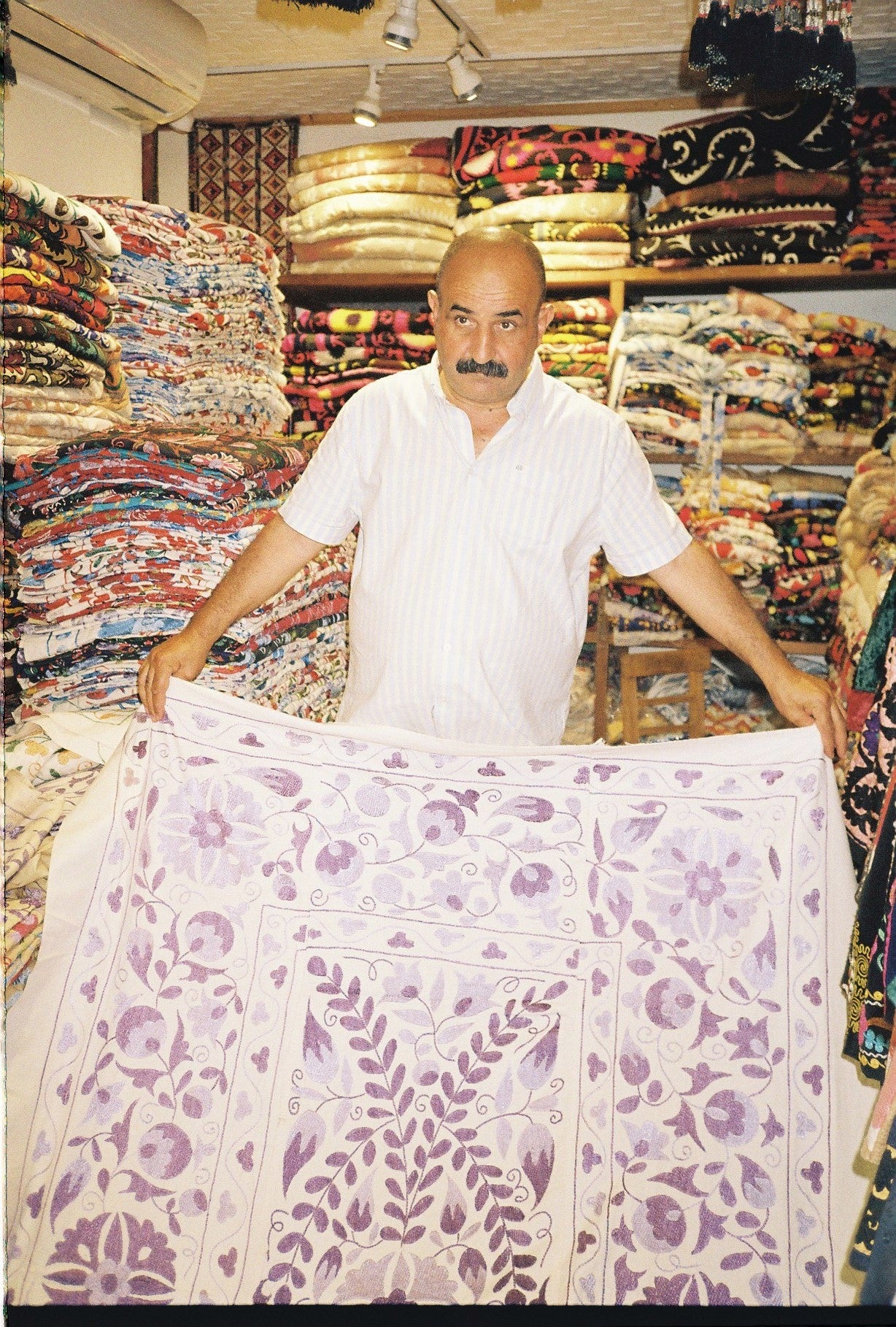 A textile dealer’s love for Suzanis – Østerland